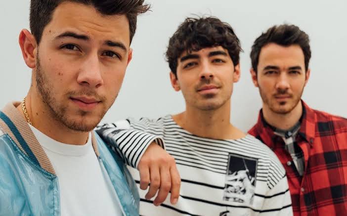 Jonas Brothers - Paranoid Letra y Traducción | Songstraducidas